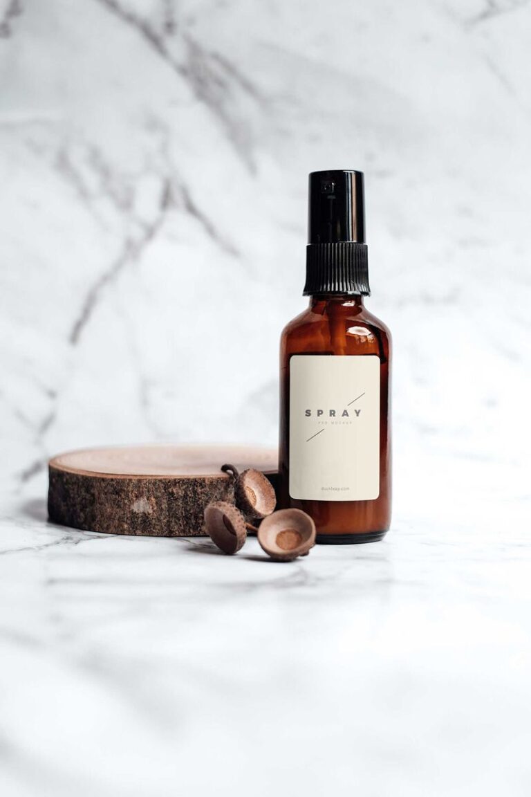 Free Mini Spray Bottle Sticker Mockup - Free mockup